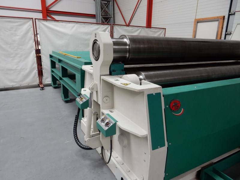 Angeboten: Gebrauchte 4-Walzen Rundbiegemaschine MG4R 3022D bei Valk Machines BV im Lemmer ...